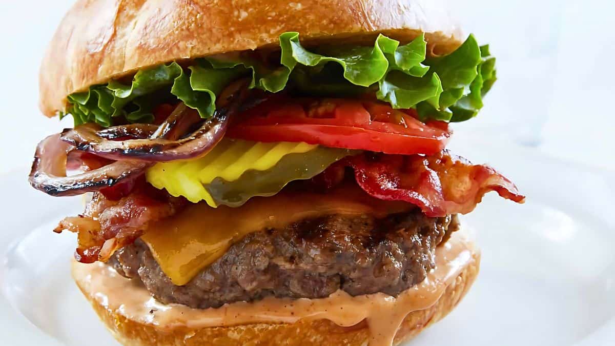 20 Restaurant-Quality Burger Recipes That Beat the Bistro