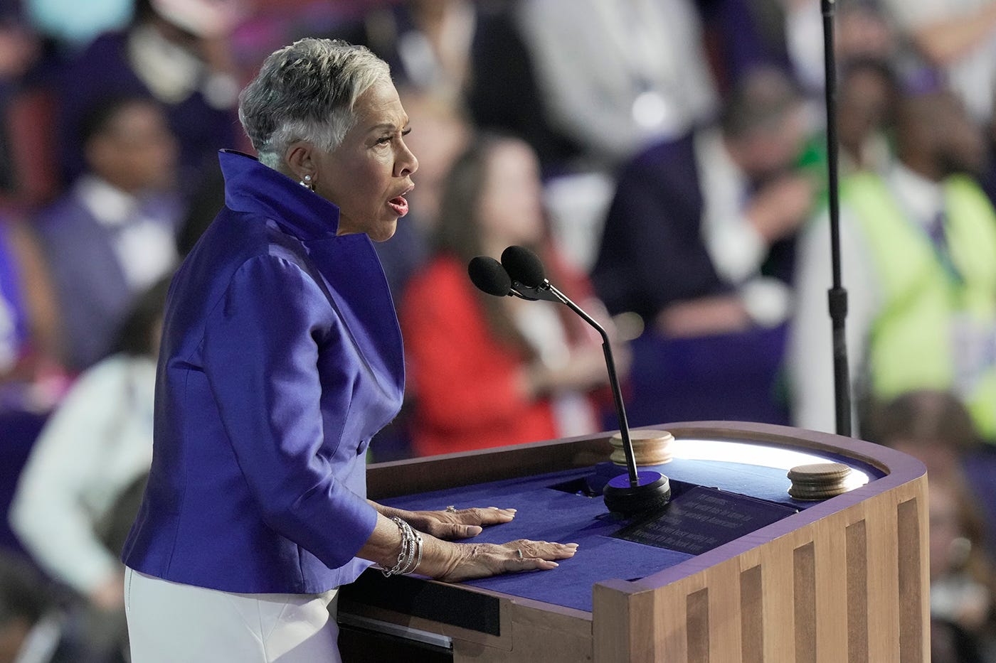 It's wild Rep. Joyce Beatty wasted time schooling critic while people ...