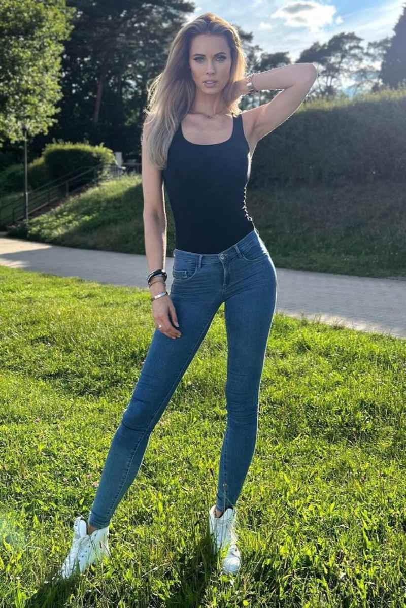 Schlager-Stars in hautengen Hosen: Jenice in sexy Skintight-Jeans
