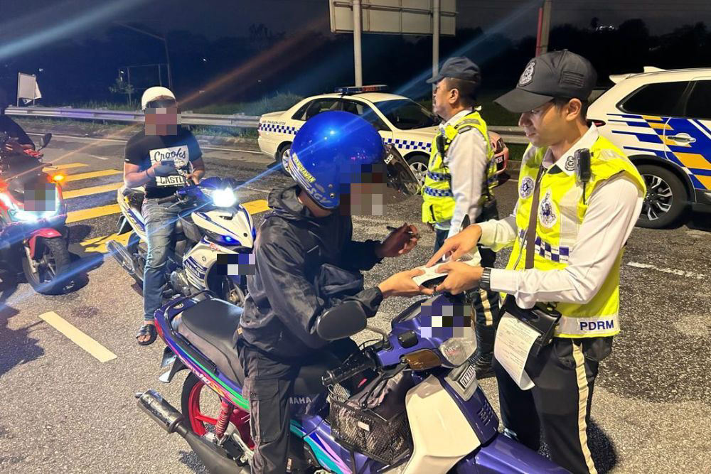 Teenager among seven nabbed for illegal bike racing in JB Teenager among seven nabbed for illegal bike racing in JB