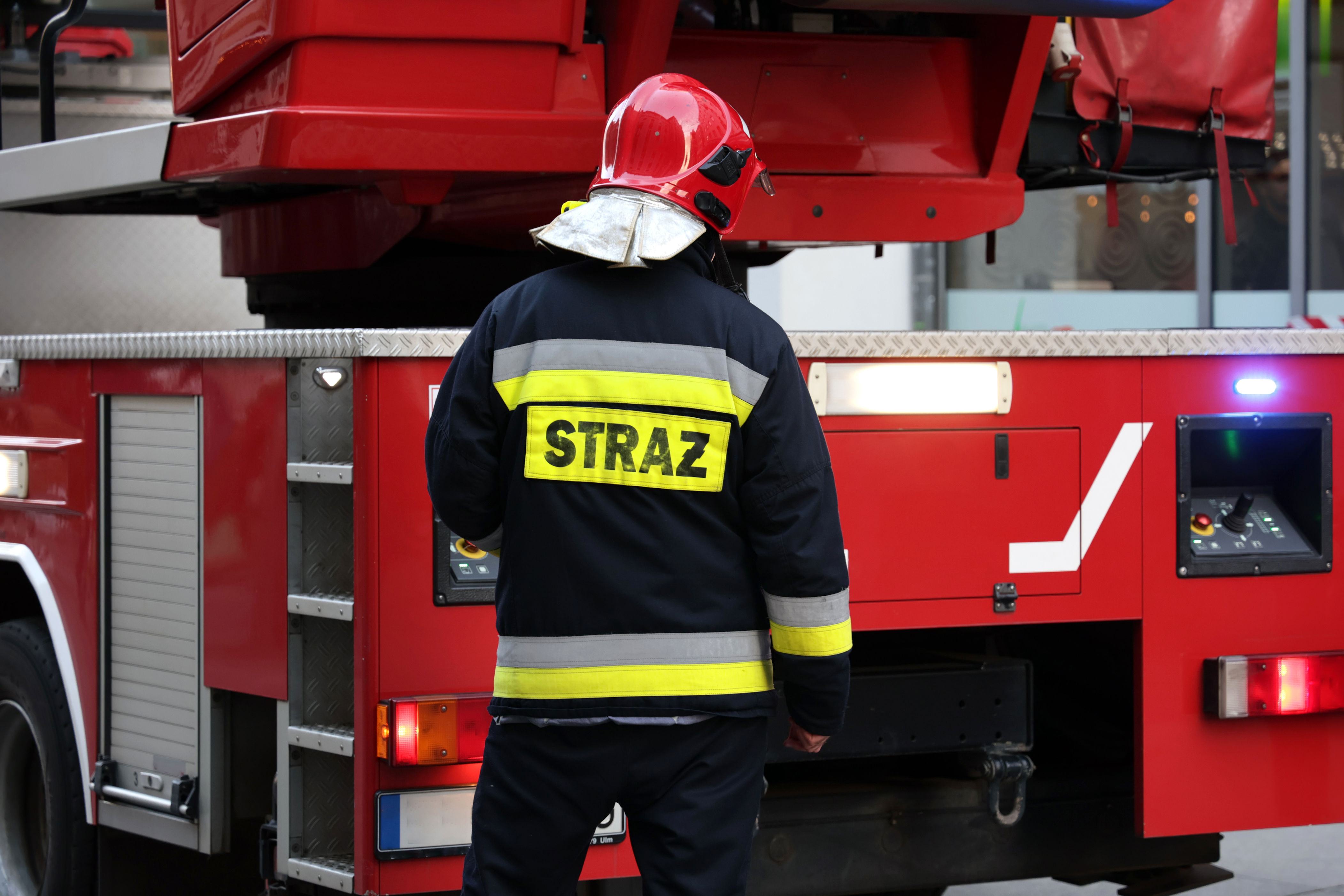 Pożar fabryki aerozoli na Pomorzu. Dym nad Charnowem, trwa ewakuacja ...