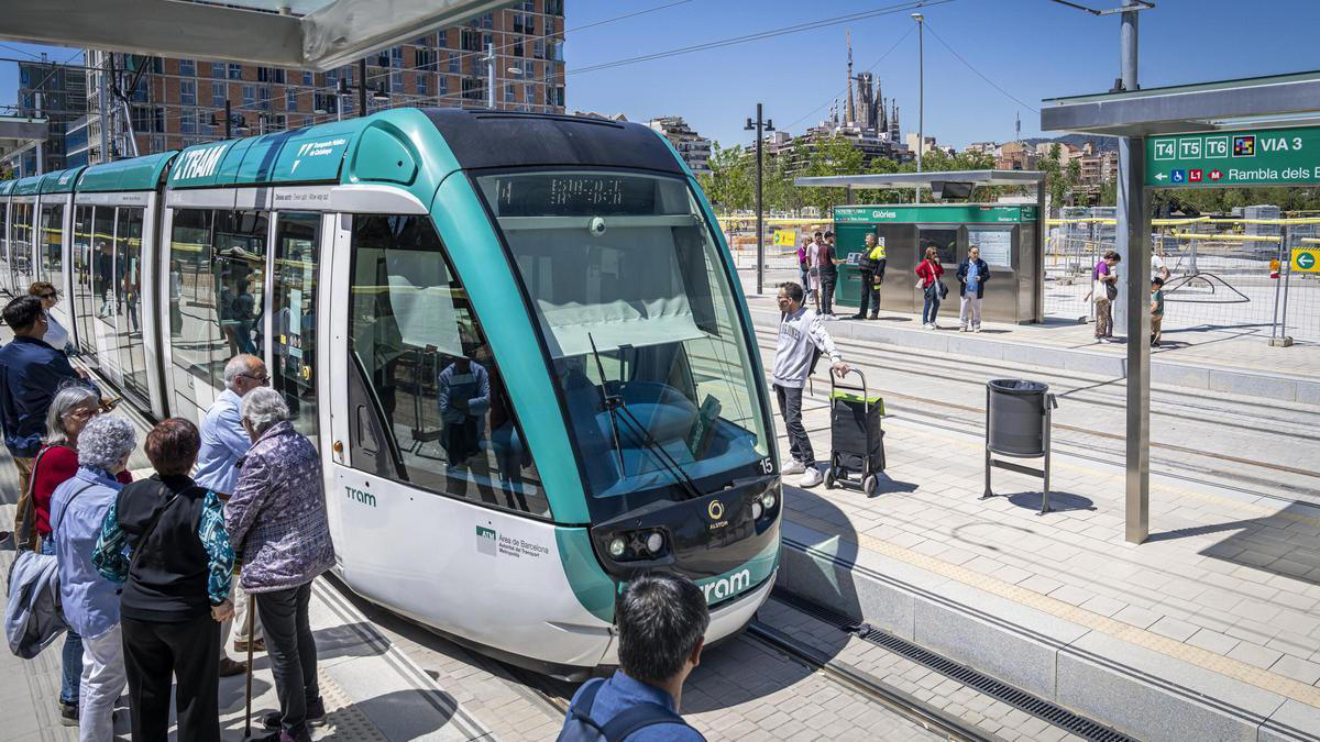 Herida grave una conductora de patinete eléctrico tras colisionar con ... Herida grave una conductora de patinete eléctrico tras colisionar con ...