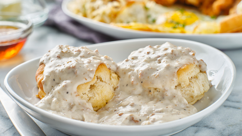 Cornmeal Vs Sawmill Gravy: What's The Difference?