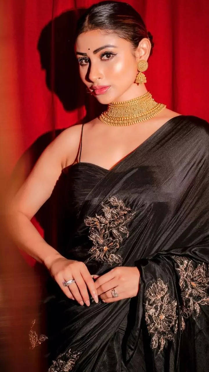 Mouni Roy’s inspired gorgeous ethnic looks Mouni Roy’s inspired gorgeous ethnic looks