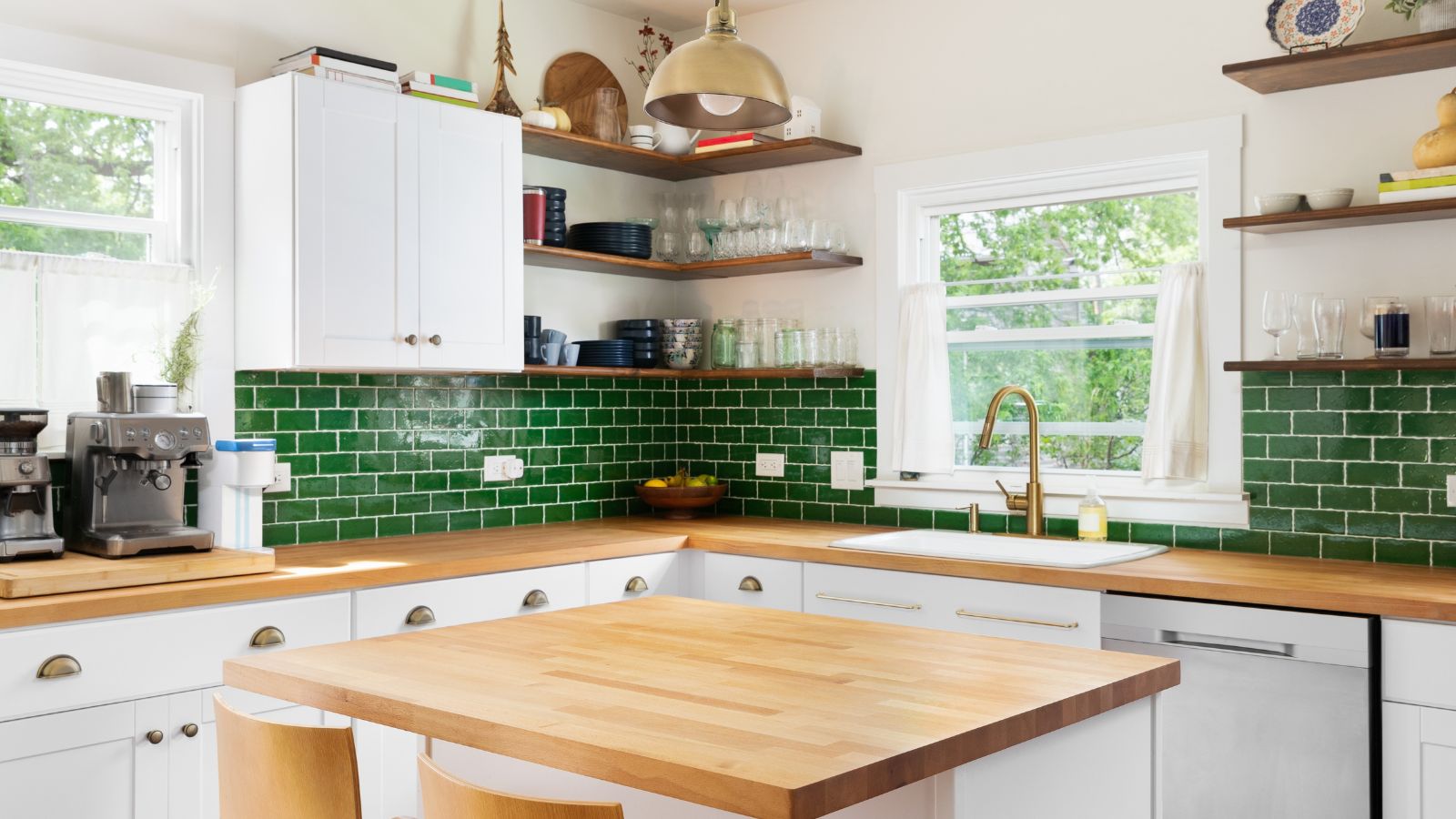 Retro 1970s homes still inspire modern interiors with bold colors ...