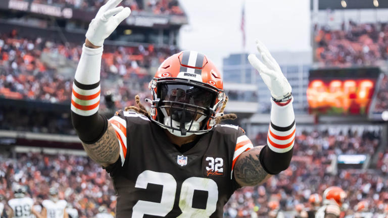 Daily Dawg Chow 8/29: Browns fill out practice squad; bring back Mike ... Daily Dawg Chow 8/29: Browns fill out practice squad; bring back Mike ...