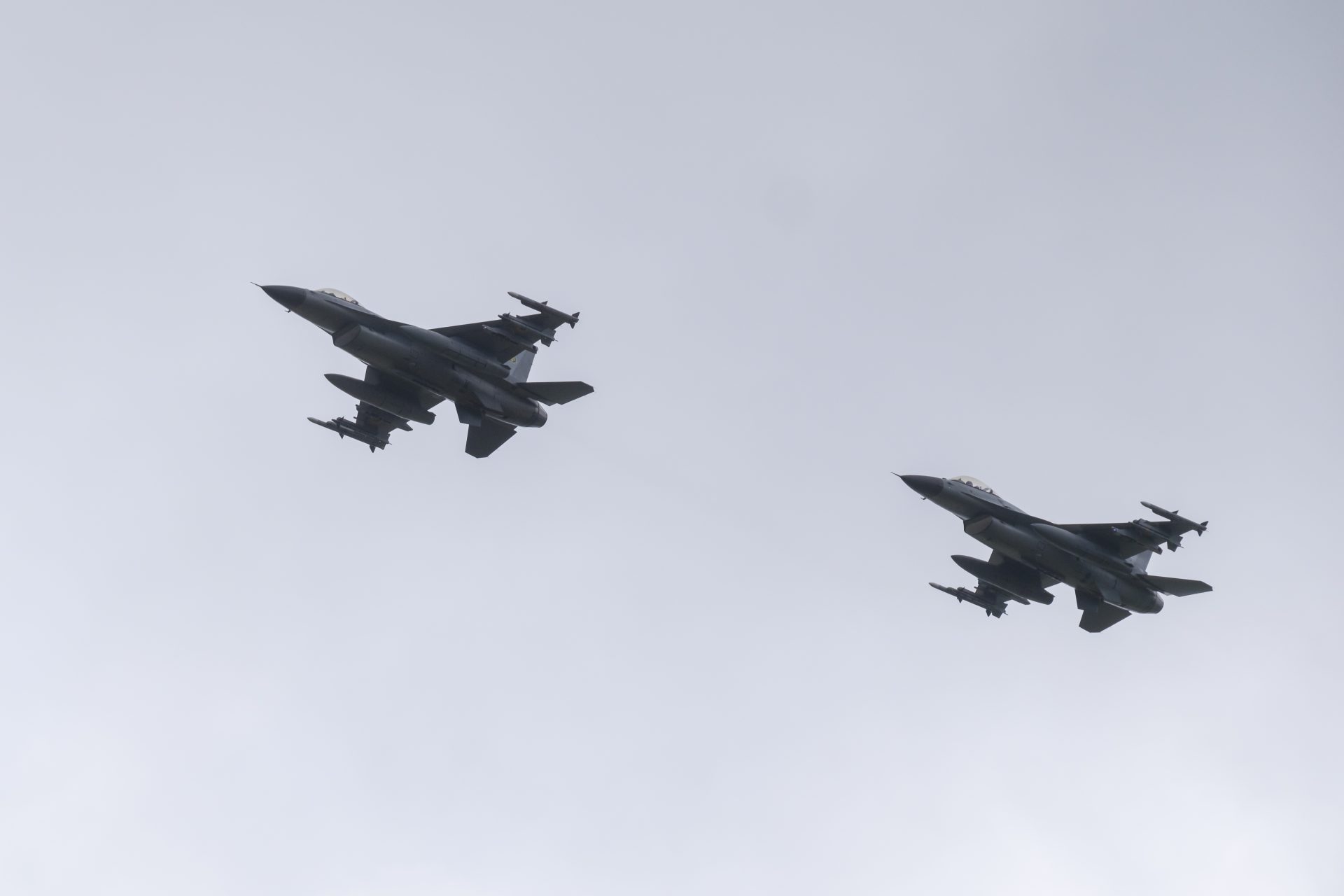 Intrigue in the air: Did a Ukrainian F-16 shoot down a Russian fighter jet?