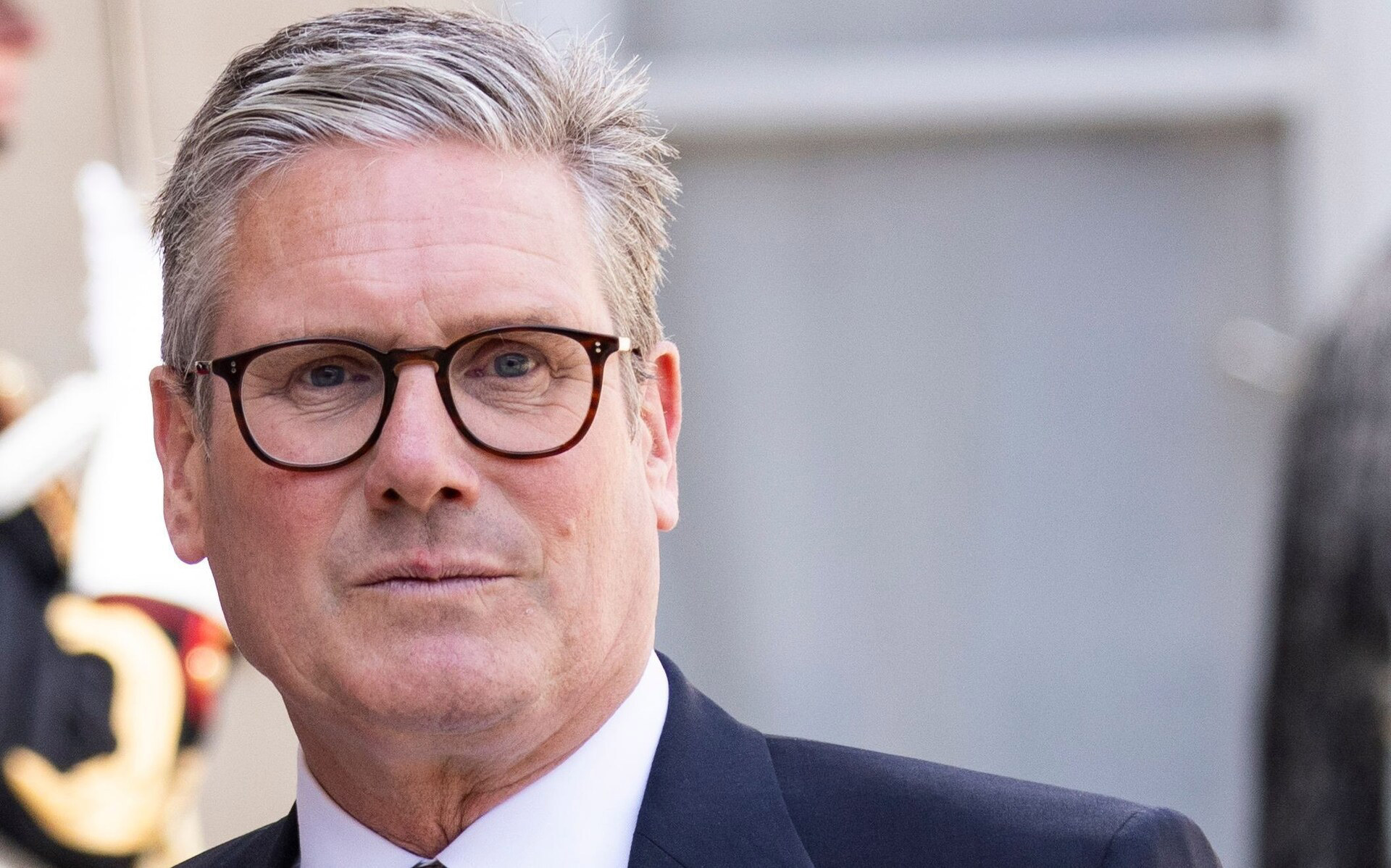 Starmer: Ban on smoking in pub gardens could reduce burden on NHS Starmer: Ban on smoking in pub gardens could reduce burden on NHS