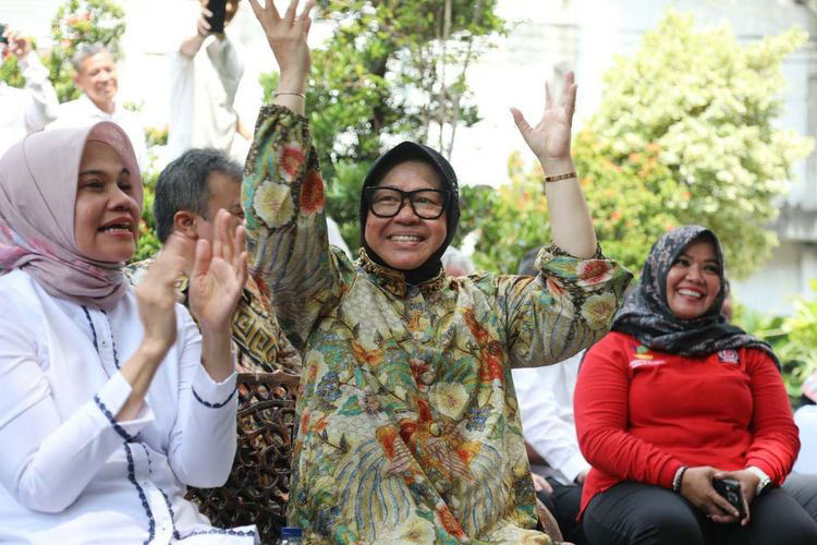 Daftar Pilgub Jawa Timur, Risma Sebut Doa Orang Teraniaya Daftar Pilgub Jawa Timur, Risma Sebut Doa Orang Teraniaya