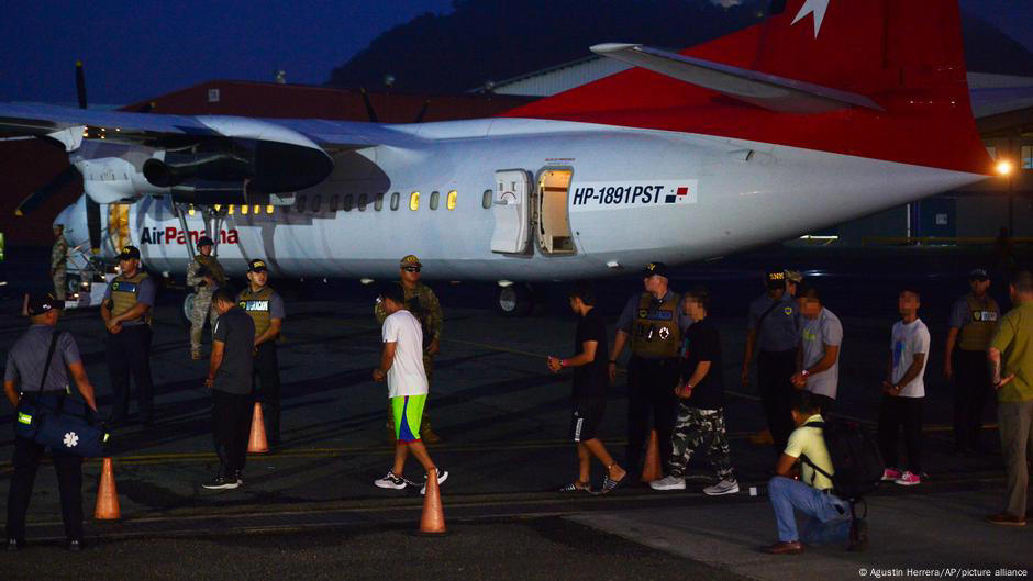 Panamá deporta al primer grupo de migrantes ecuatorianos tras acuerdo ... Panamá deporta al primer grupo de migrantes ecuatorianos tras acuerdo ...