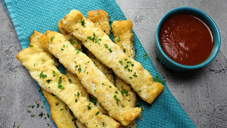 Who Knew Homemade Breadsticks Could Be So Easy! Easy Butter Dips