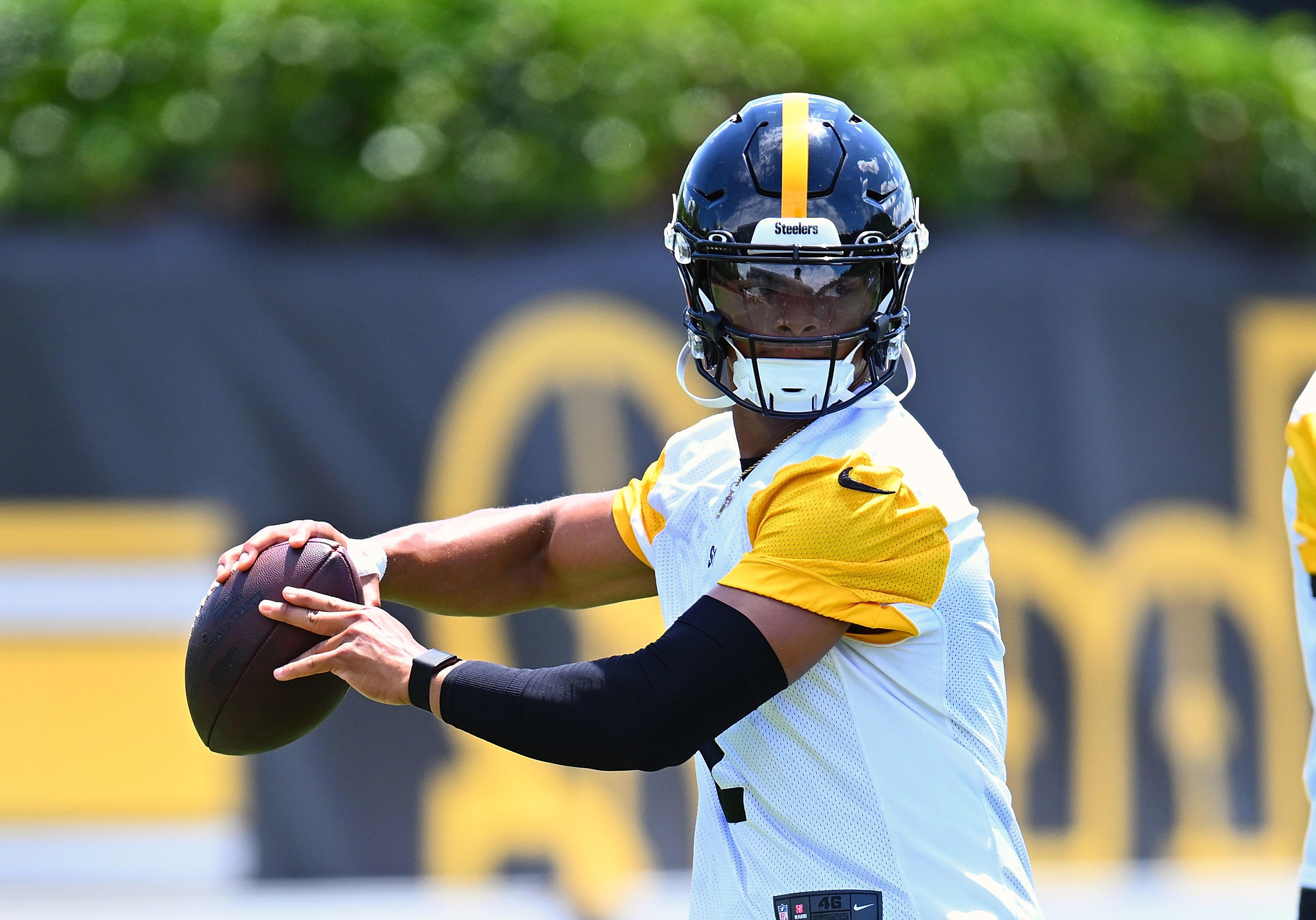 Mike Tomlin says Steelers will have a 'Justin Fields package' Mike Tomlin says Steelers will have a 'Justin Fields package'