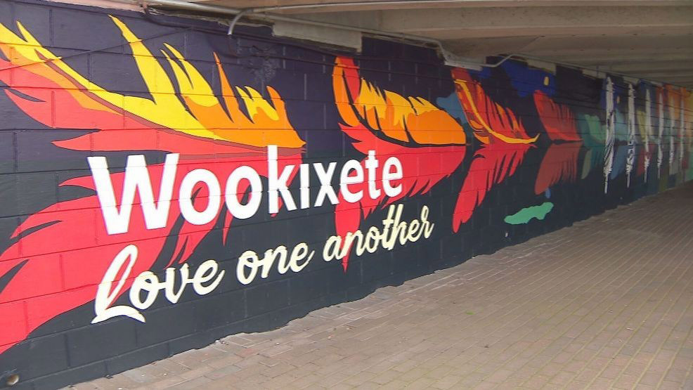 Mural honoring Ho-Chunk Nation transforms wall beneath downtown Green ... Mural honoring Ho-Chunk Nation transforms wall beneath downtown Green ...