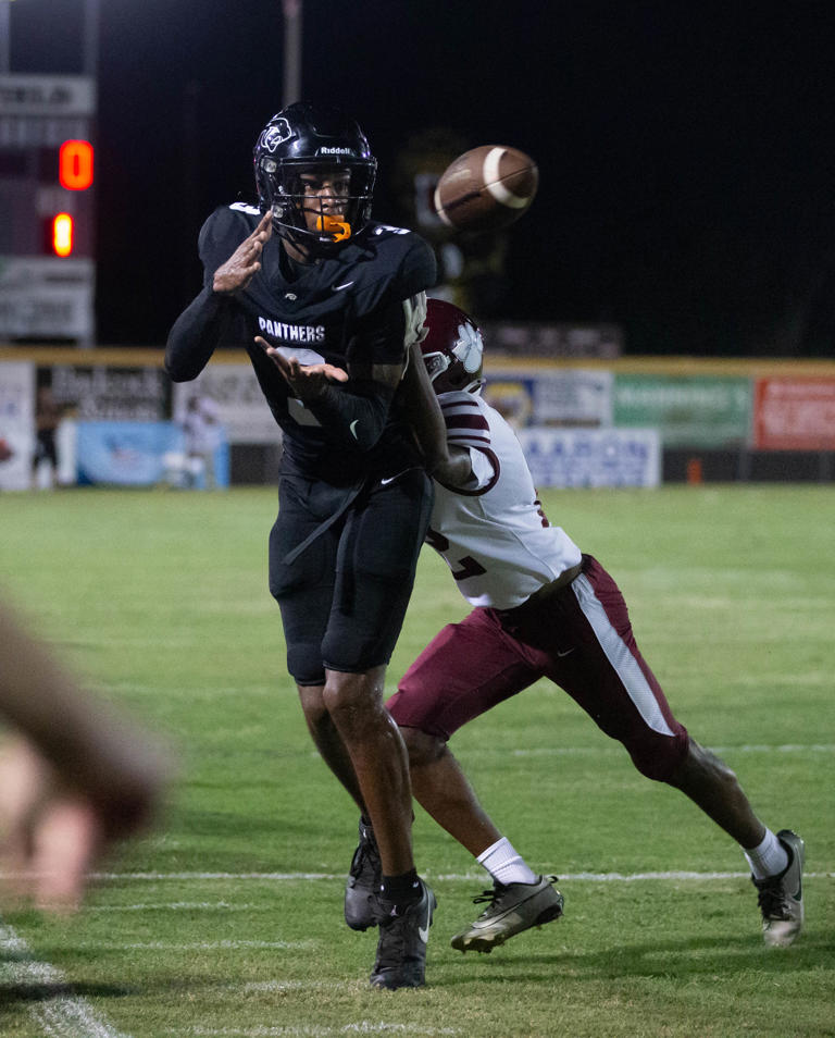 Milton football's Kaiden Hall commits to Florida after official visit ...