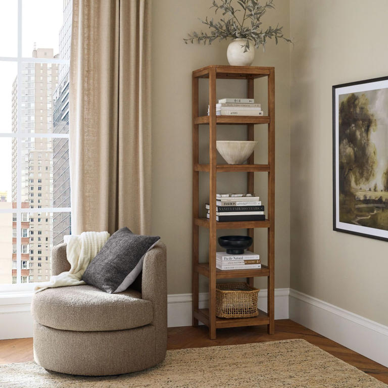 Bette Midler's bookshelf takes a unique approach to this eternal trend ...