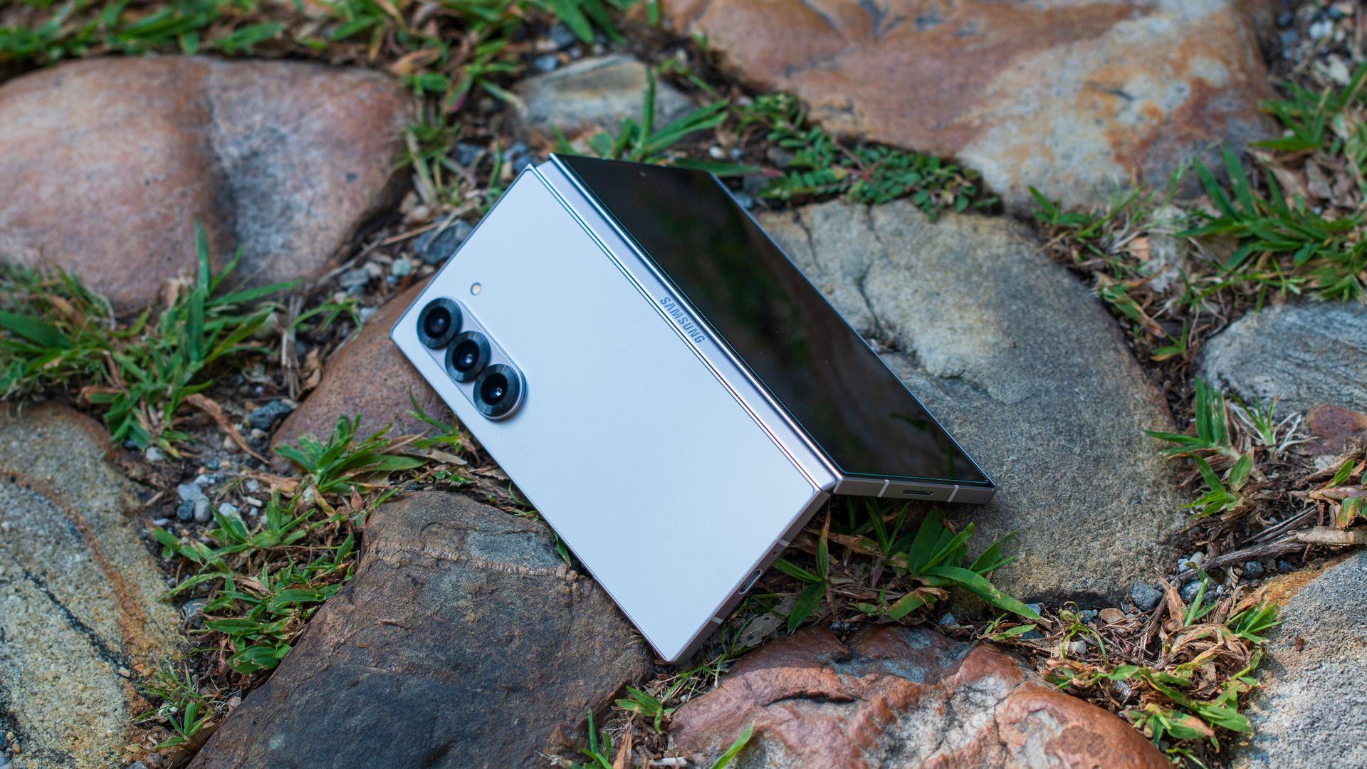 One UI 7 finally gives the Galaxy Z Fold 6 a taste of that Pixel Fold trick