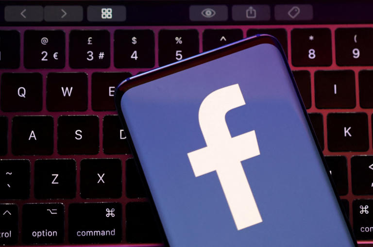 Group title pending? Thousands of Facebook users report Groups deleted ...