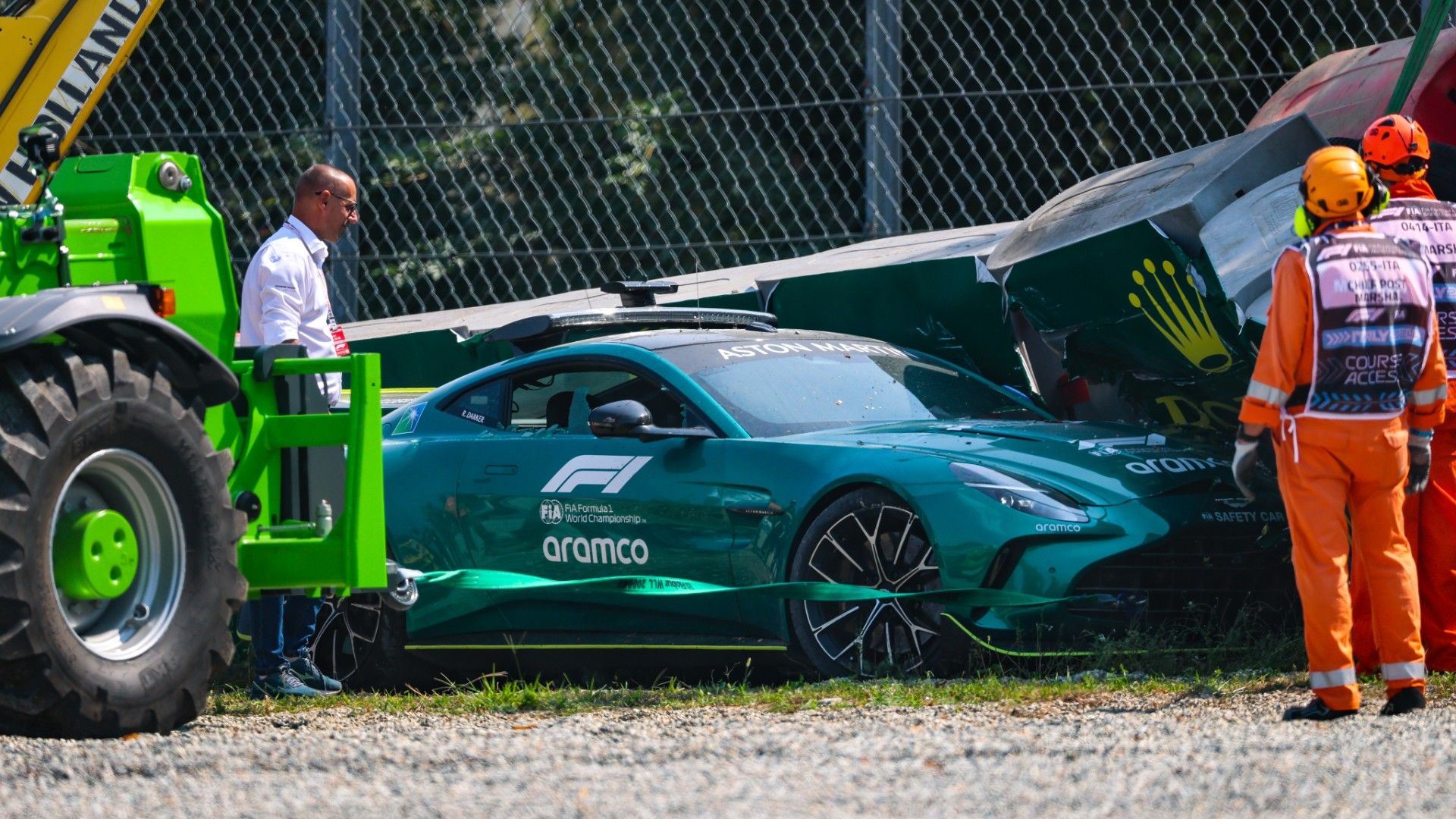 Safety car, wat een klap! Foto's van de crash op Monza