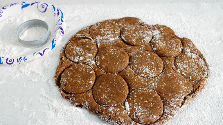 Buns Will Be Delicious With A Cup Of Tea Or A Glass Of Milk - Molasses ...