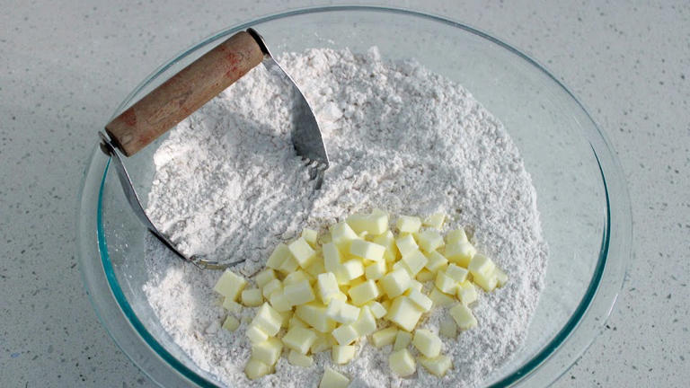 Buns Will Be Delicious With A Cup Of Tea Or A Glass Of Milk - Molasses ...