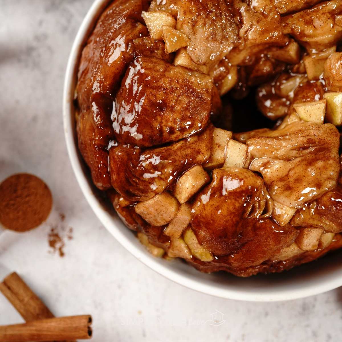 Absolutely Delicious Caramel Apple Monkey Bread