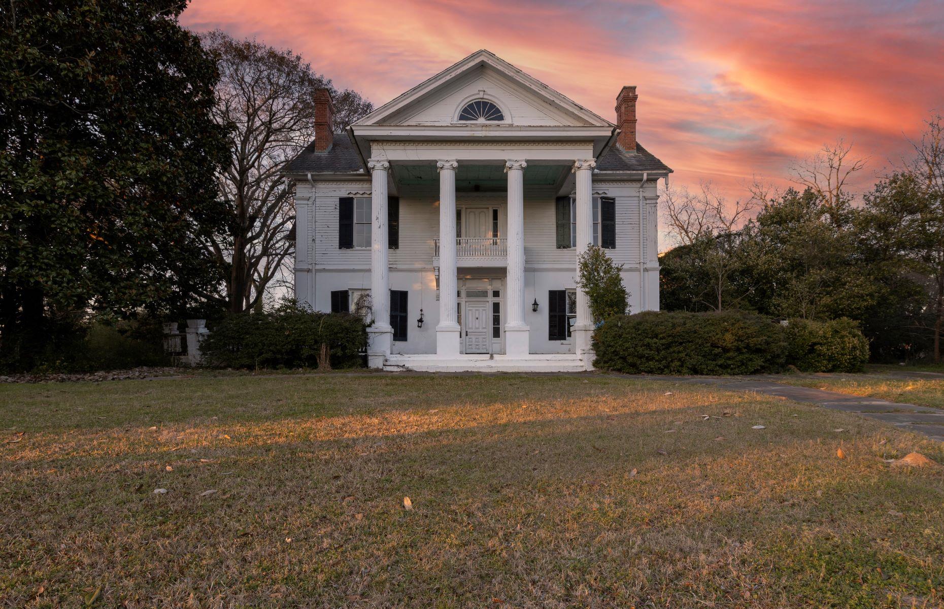 The Sad Story Behind This Grand Georgia Mansion Left To Rot