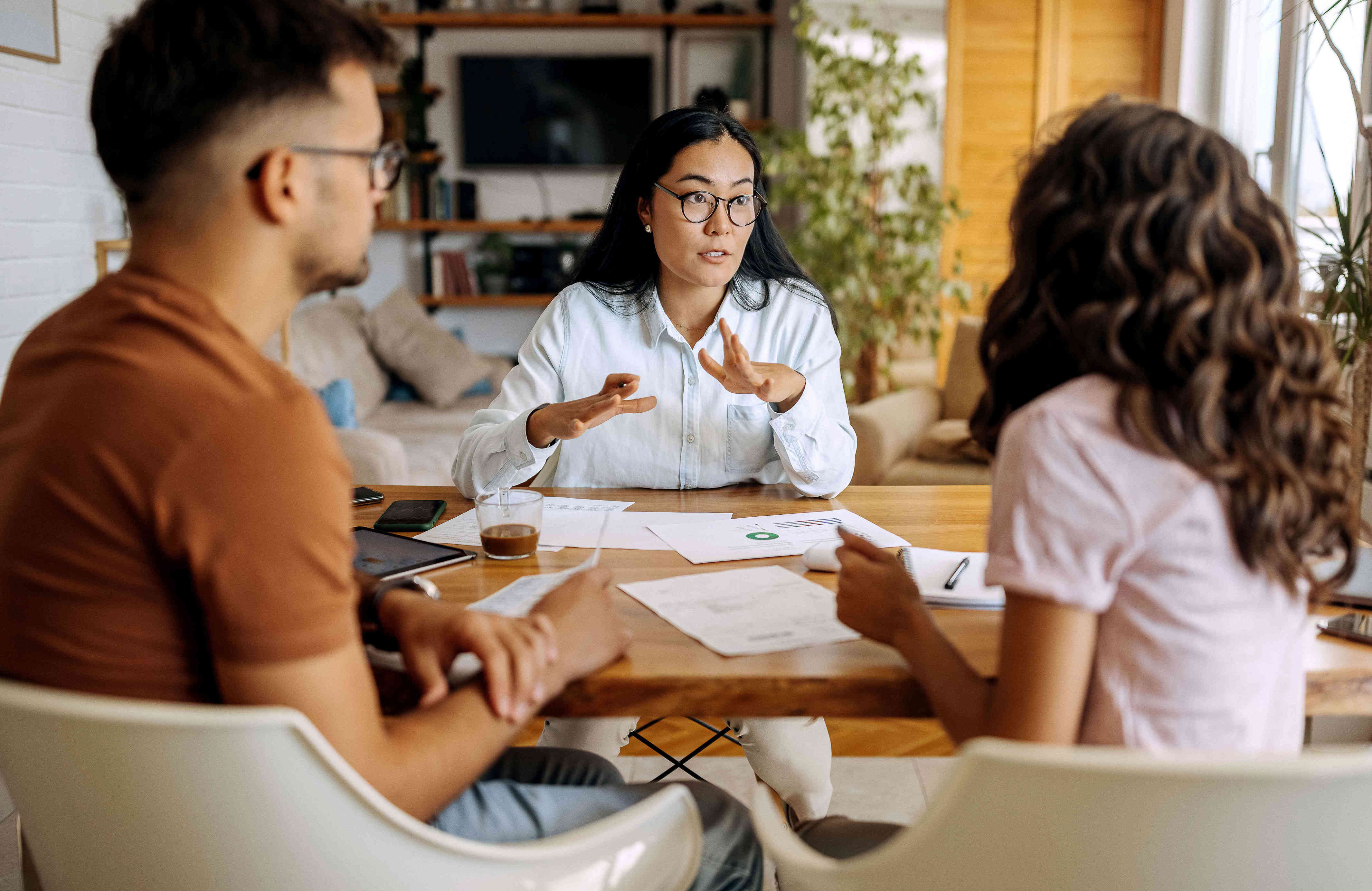 Brokerage Account vs. Roth IRA: What's the Difference?