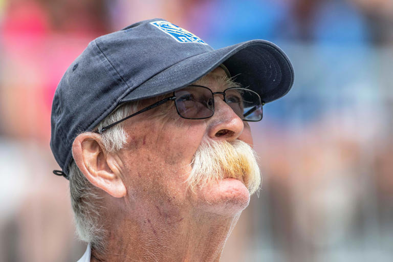 This longtime caddie enjoying pro debut at Dick's Open — with Fluff ...