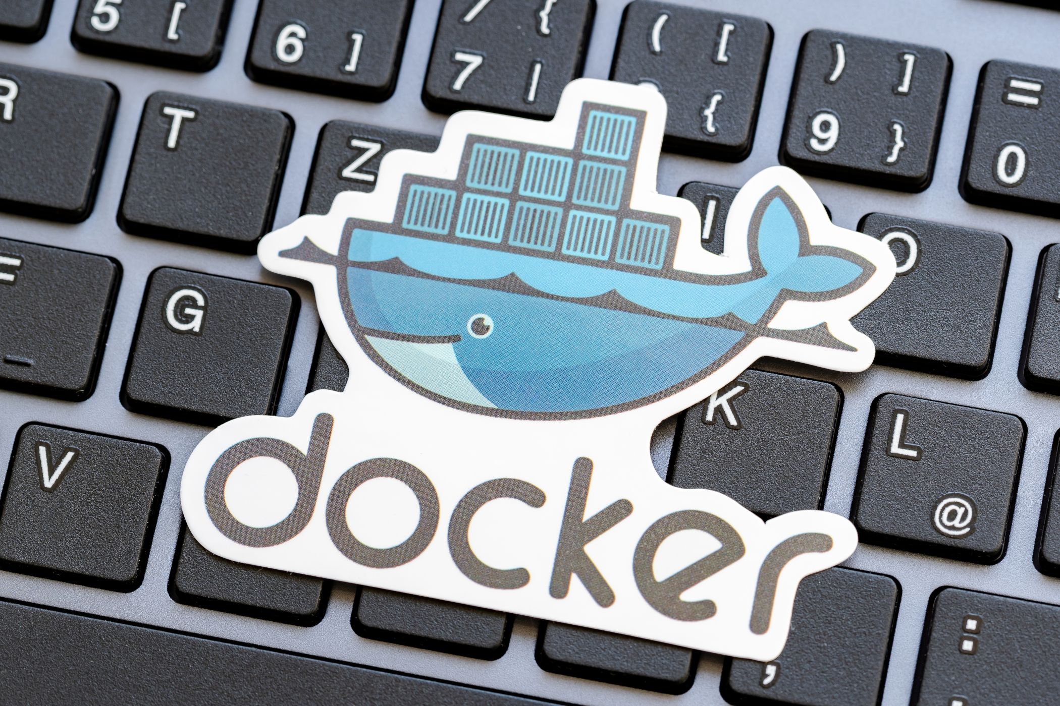 Docker vs. Virtual Machines What’s Best for Your Homelab?