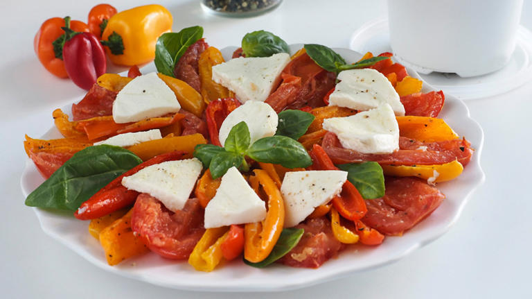 How Ina Garten Gets More Flavor Out Of Her Caprese Salad