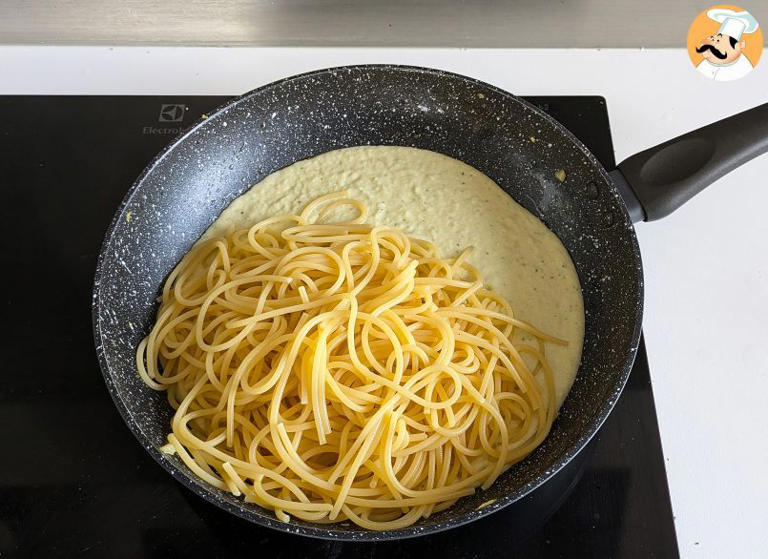 Pasta cremosa con zucchine e yogurt greco