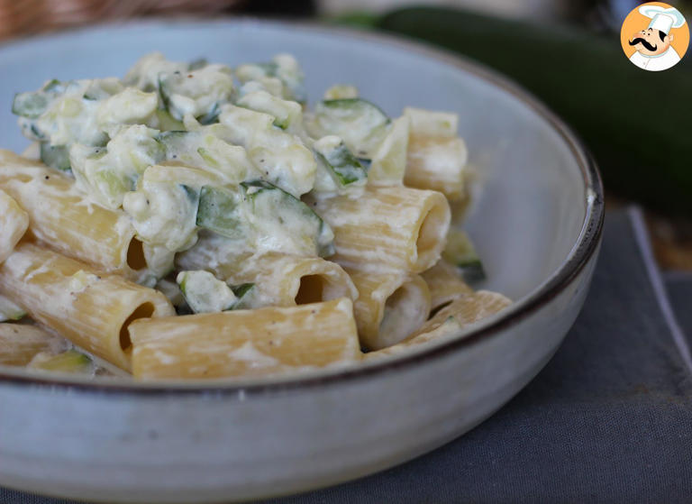 Creamy zucchini pasta, a tasty and easy to prepare recipe