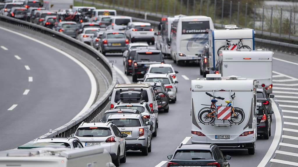 Bei Erstfeld: Drei Verletzte nach Auffahrunfall auf der A2 Bei Erstfeld: Drei Verletzte nach Auffahrunfall auf der A2
