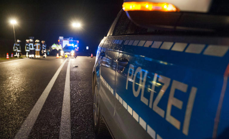 Reifen zerstochen: Unbekannter beschädigt fünf Streifenwagen in Köln-Nippes
