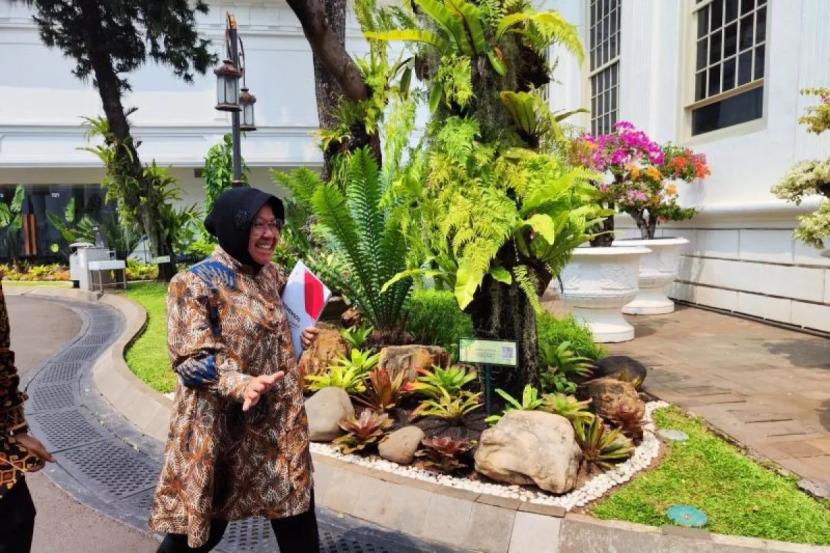 Tri Risma Buru-Buru ke DPR, Tolak Tanggapi Isu Mundur dari Mensos Tri Risma Buru-Buru ke DPR, Tolak Tanggapi Isu Mundur dari Mensos