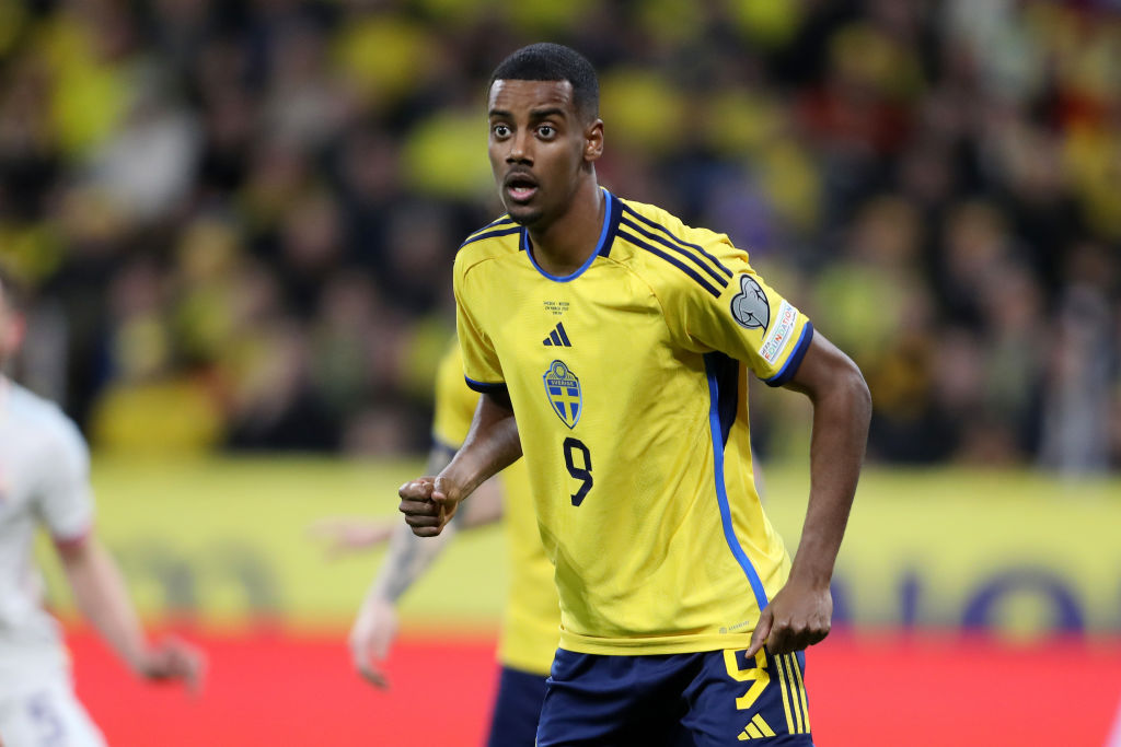 Alexander Isak insider drops return date hint as Newcastle United ...