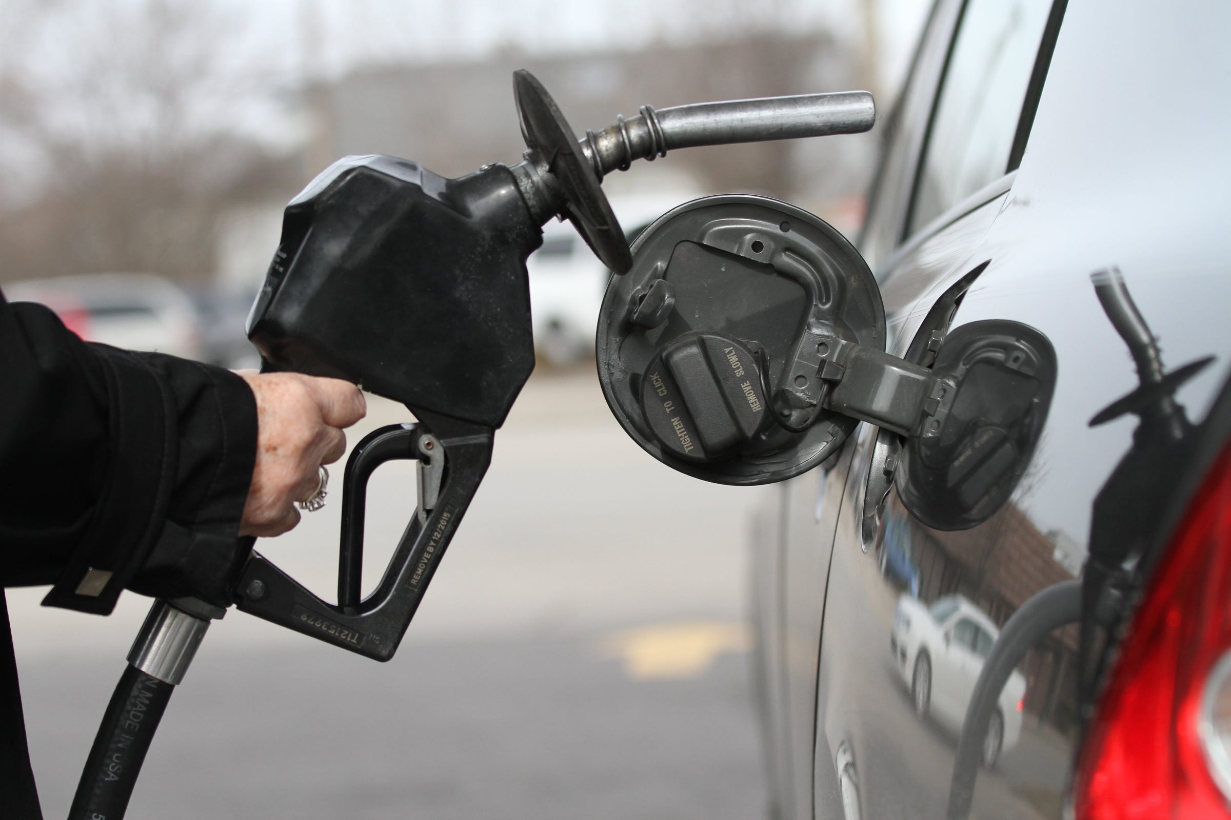 Michigan gas prices hit 2025 high with switch to summer blends