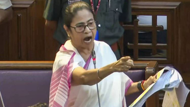 Mamata Banerjee demands resignation of PM Modi, Amit Shah over 'less ... Mamata Banerjee demands resignation of PM Modi, Amit Shah over 'less ...