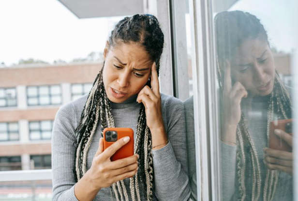 15 Ways You're Robbing Yourself of Happiness 15 Ways You're Robbing Yourself of Happiness