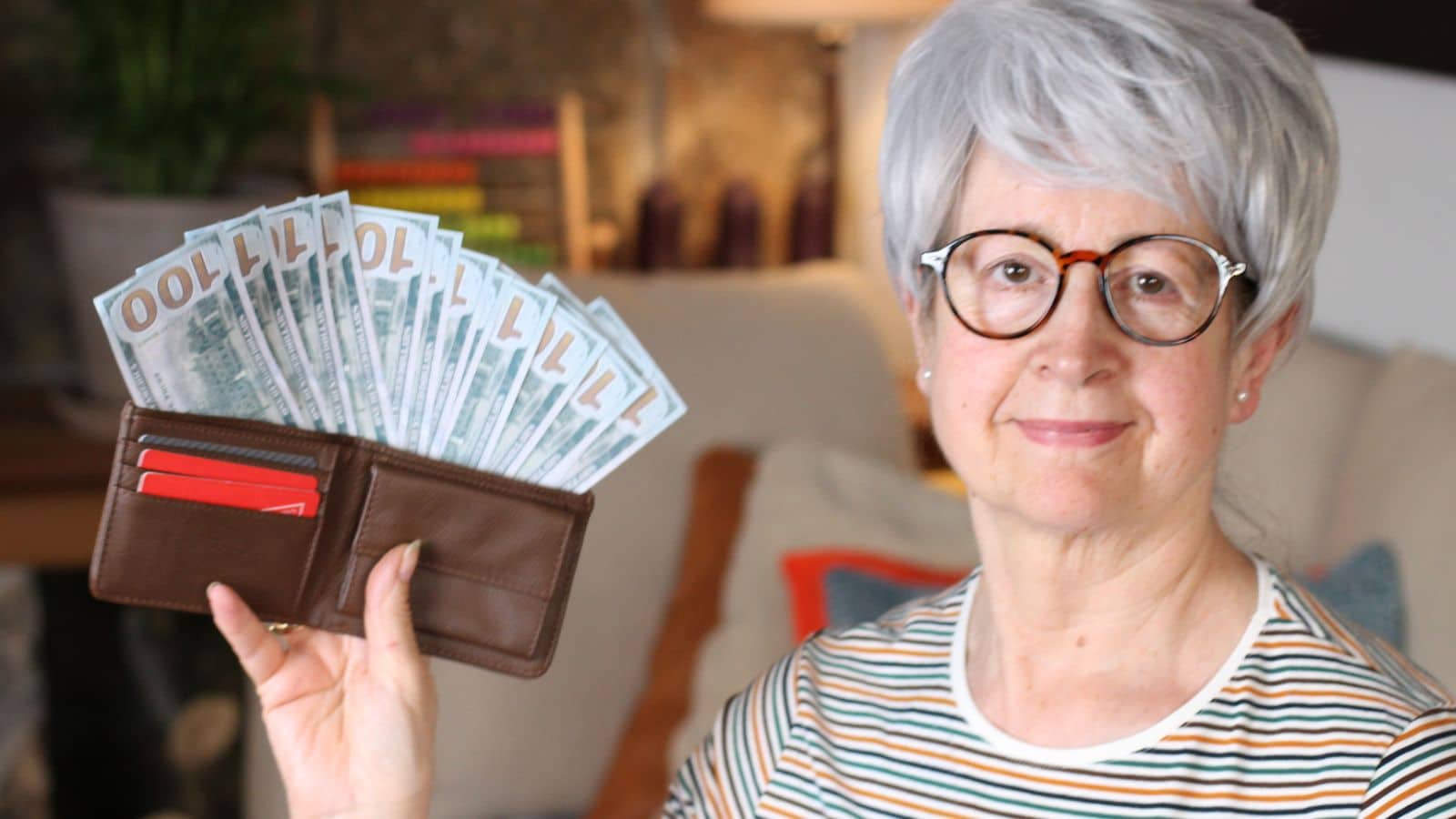 13 Signs You’re Managing Money Like it’s 1995