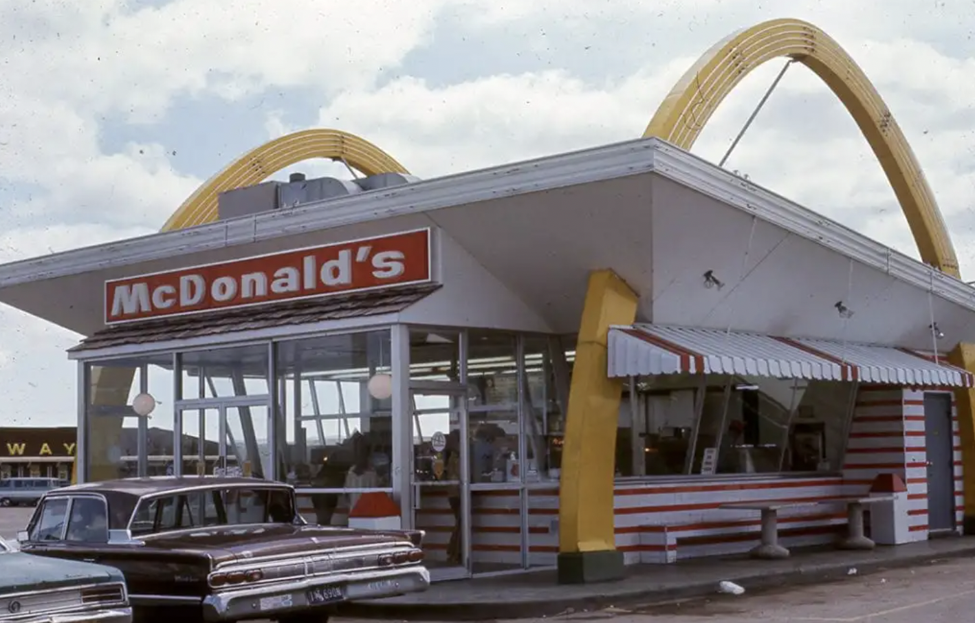 21 Photos that Showcase the Evolution of McDonald's Drive-Thru