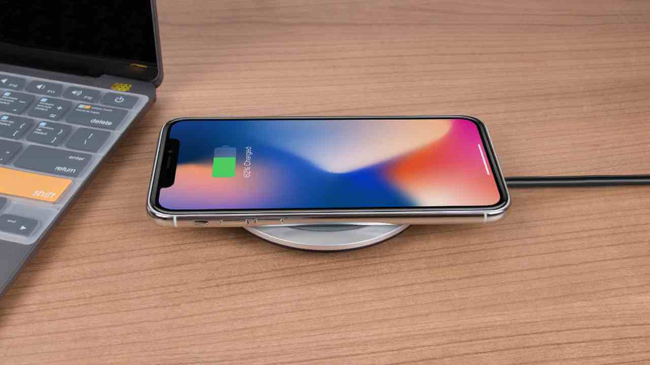 9 Travel Hacks for Longer iPhone Battery Life