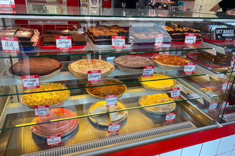 Thousands expected to queue as Manchester bakery gives out £20 slices ...