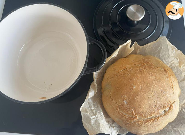 Pão rústico na panela de ferro