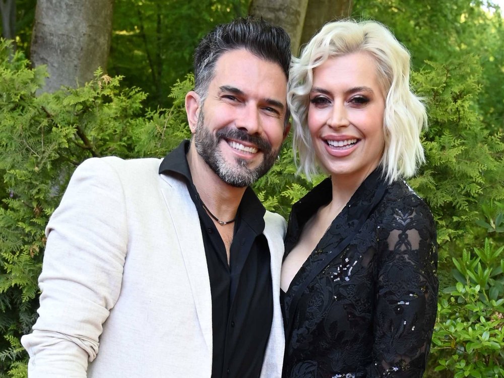 Mirja und Sky du Mont: Ex-Paar zeigt sich Arm in Arm in Hamburg