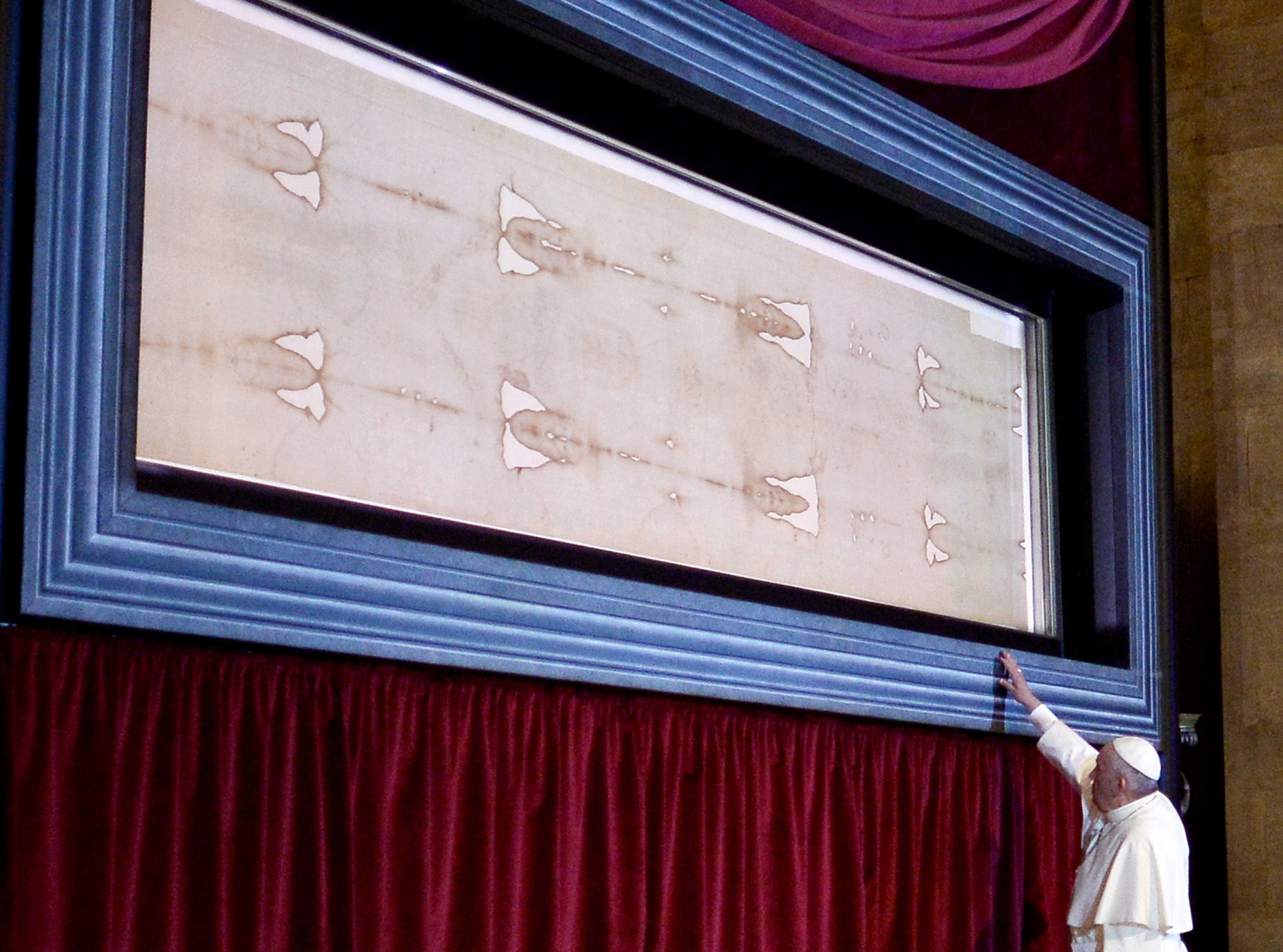 Medieval texts challenge Shroud of Turin’s authenticity