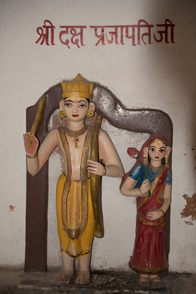 Who are the 33 Hindu deities of the Vedas?