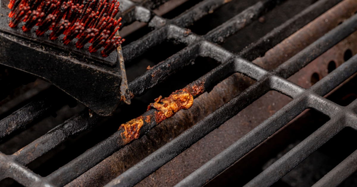 Simpelt trick med et løg: Sådan gør du nemt grillen ren Simpelt trick med et løg: Sådan gør du nemt grillen ren