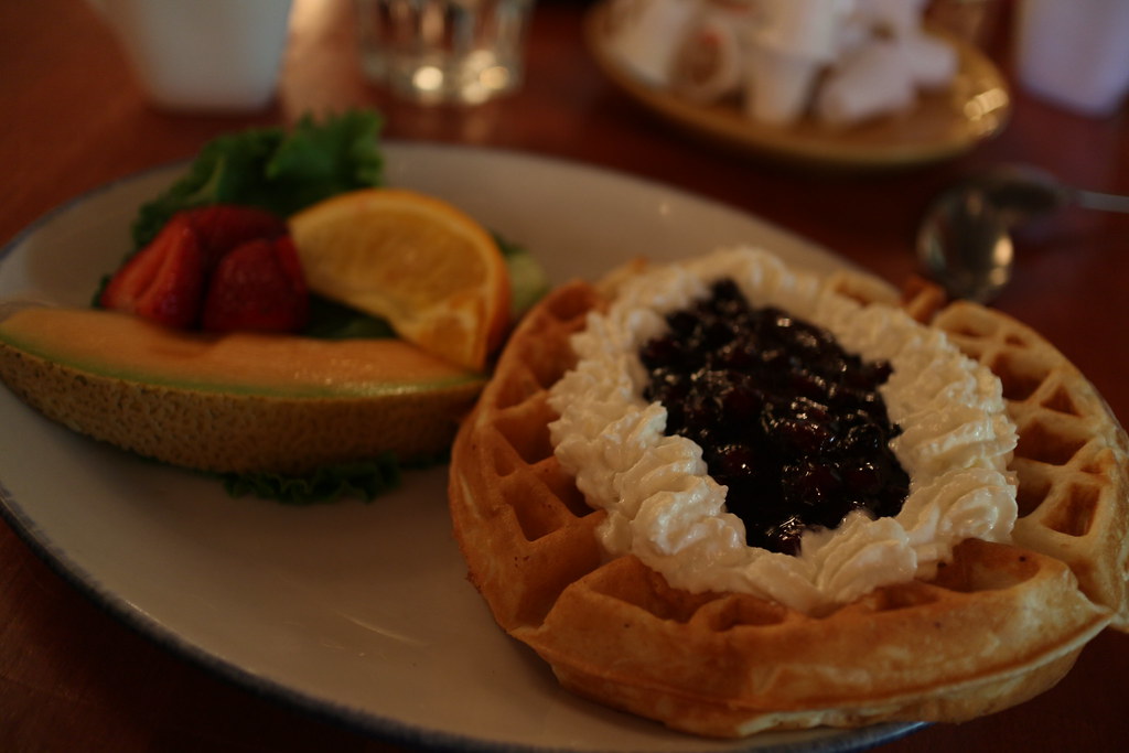 10 iconic Canadian foods every foodie should try