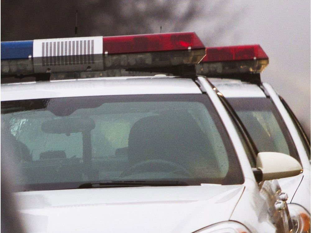 Montreal police chase ends with officer injured, teen in custody Montreal police chase ends with officer injured, teen in custody